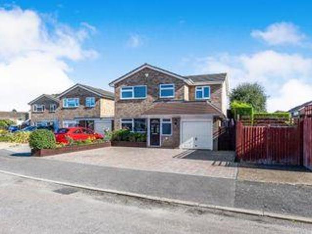 4 Bedrooms Detached house for sale in Arne Grove, Horley, Surrey RH6