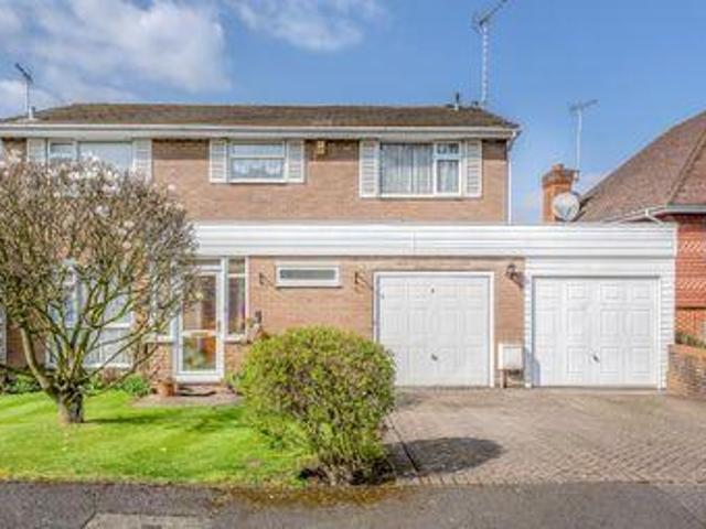 4 Bedrooms Detached house for sale in Ash Close, Stamore HA7