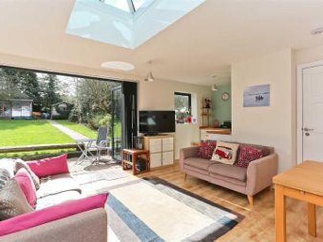 4 Bedrooms Detached house for sale in Ashcombe Road, Carshalton SM5