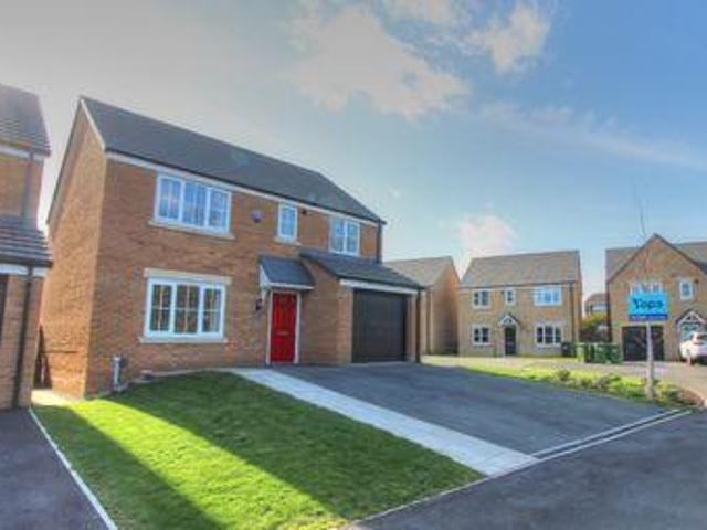 4 Bedrooms Detached house for sale in Aspen View, Whinmoor, Leeds LS14