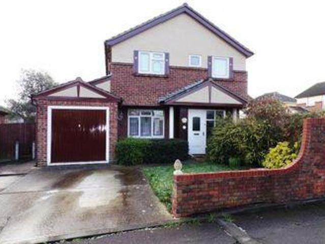 4 Bedrooms Detached house for sale in Burnt Mills, Basildon, Essex SS13