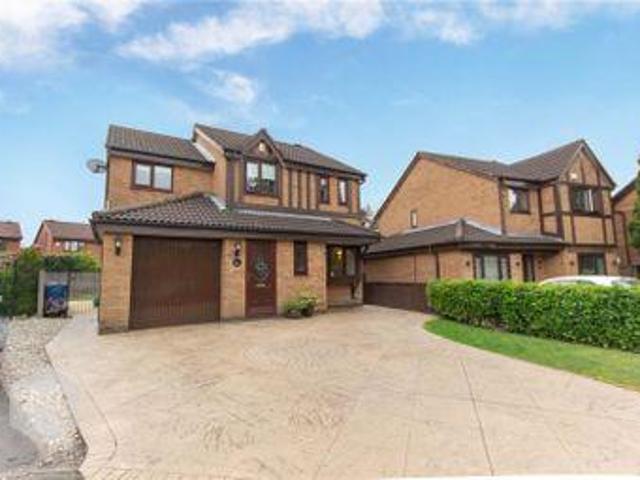 4 Bedrooms Detached house for sale in Burghley Close, Radcliffe, Manchester M26