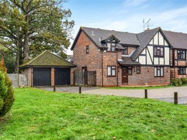 4 Bedrooms Detached house for sale in Bacon Close, College Town, Sandhurst, Berkshire GU47