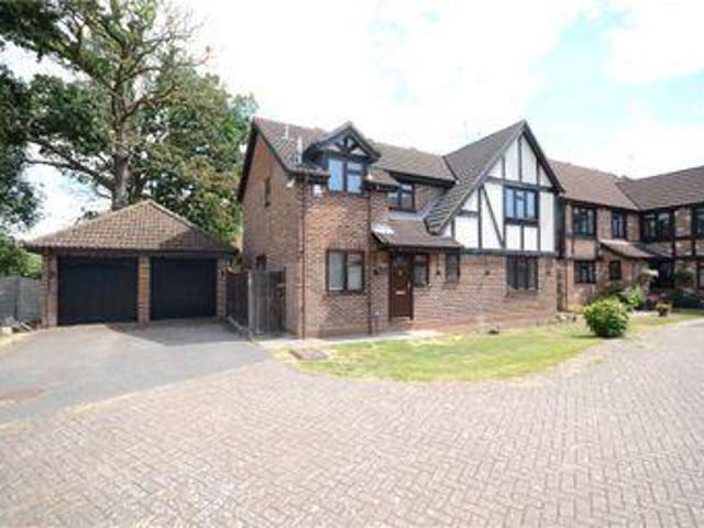 4 Bedrooms Detached house for sale in Bacon Close, College Town, Sandhurst GU47
