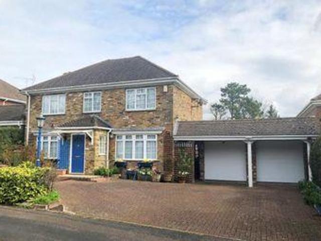 4 Bedrooms Detached house for sale in Basingstoke, Hampshire. RG23