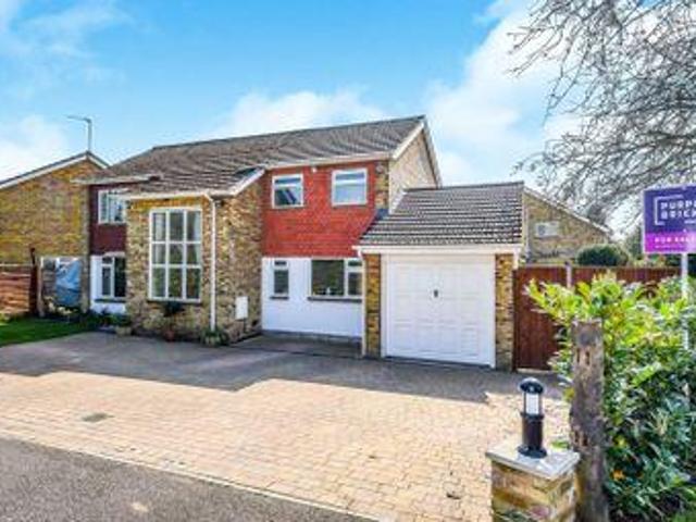 4 Bedrooms Detached house for sale in Barnsford Crescent, Woking GU24