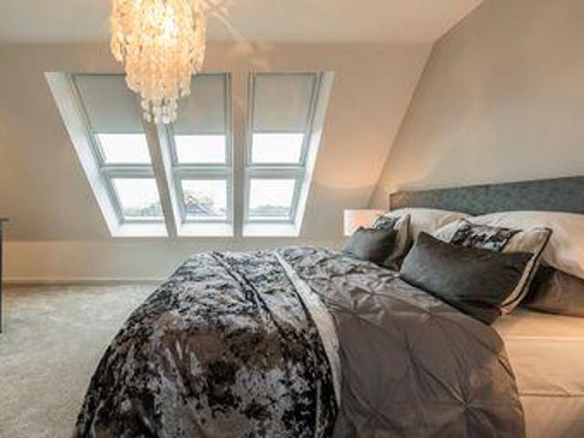 4 Bedrooms Detached house for sale in Barton Lane, Eccles M30