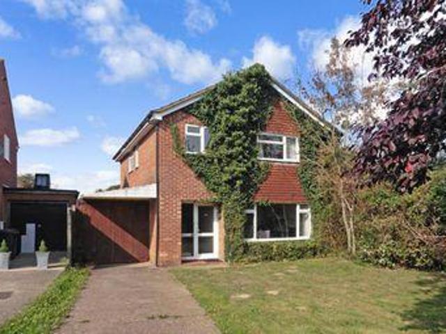 4 Bedrooms Detached house for sale in Bay Close, Horley, Surrey RH6