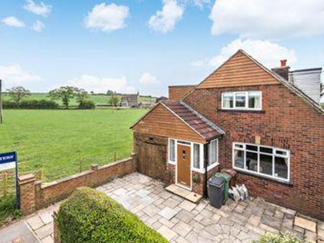 4 Bedrooms Detached house for sale in Bayton Lane, Yeadon, Leeds LS19