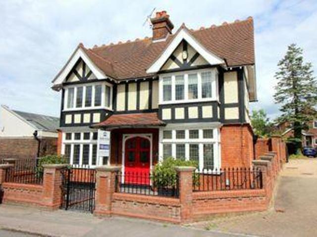 4 Bedrooms Detached house for sale in Bedford Road, Barton Le Clay, Bedfordshire MK45