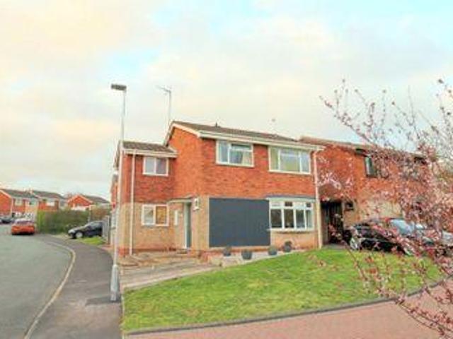 4 Bedrooms Detached house for sale in Beechmount Rise, Wildwood, Stafford ST17