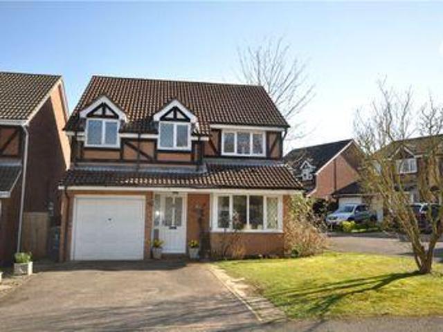 4 Bedrooms Detached house for sale in Beechwood Close, Basingstoke, Hampshire RG22