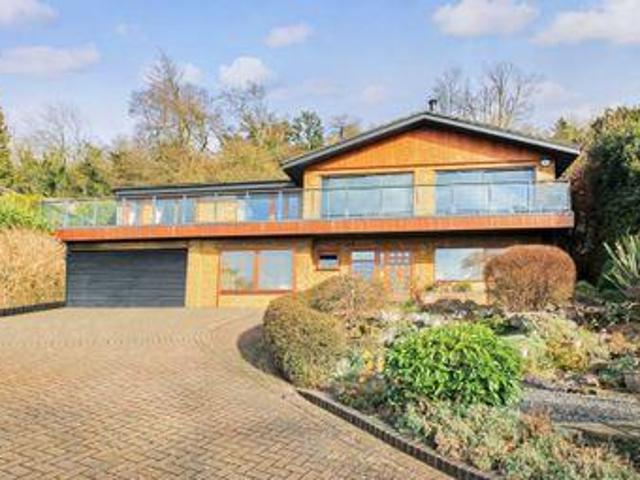 4 Bedrooms Detached house for sale in Beechwood Drive, Aldbury, Tring HP23