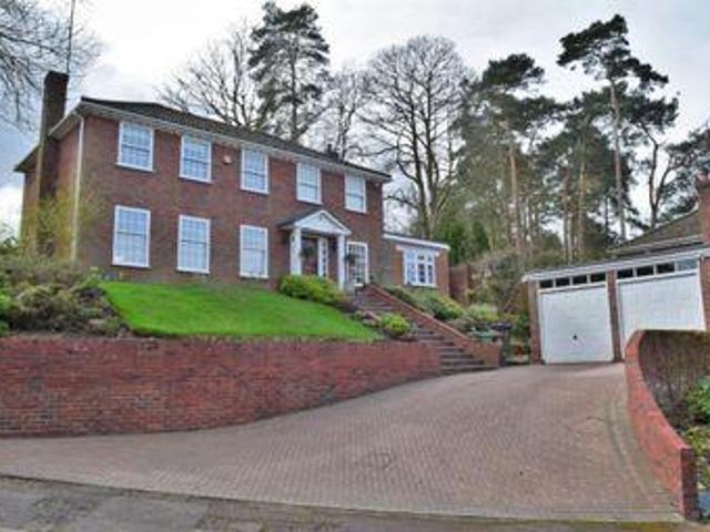 4 Bedrooms Detached house for sale in Bellever Hill, Camberley GU15