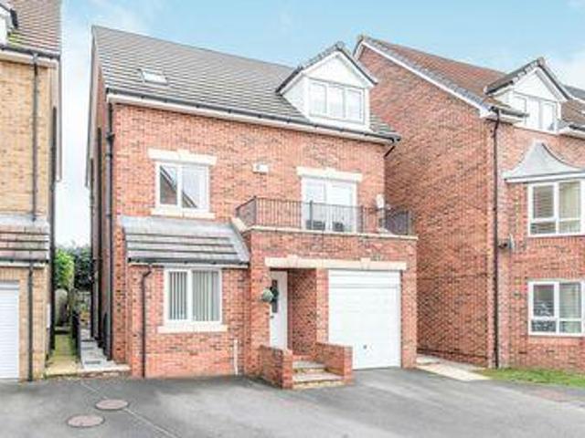 4 Bedrooms Detached house for sale in Berry Drive, Kiveton Park, Sheffield S26