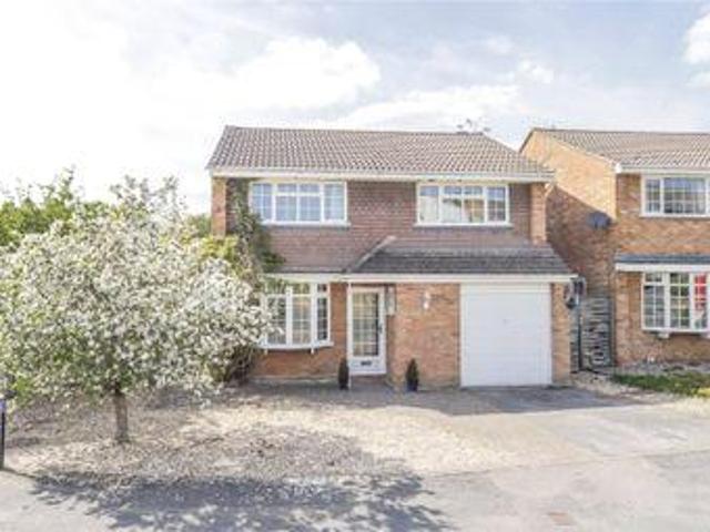 4 Bedrooms Detached house for sale in Birkbeck Place, Owlsmoor, Sandhurst, Berkshire GU47