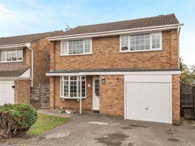 4 Bedrooms Detached house for sale in Birkbeck Place, Owlsmoor, Sandhurst, Berkshire GU47