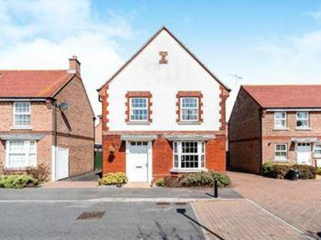 4 Bedrooms Detached house for sale in Blackthorn Avenue, Felpham, Bognor Regis, West Sussex PO22