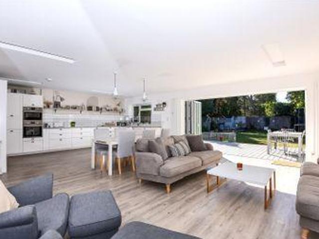 4 Bedrooms Detached house for sale in Bolton Road, Windsor, Berkshire SL4