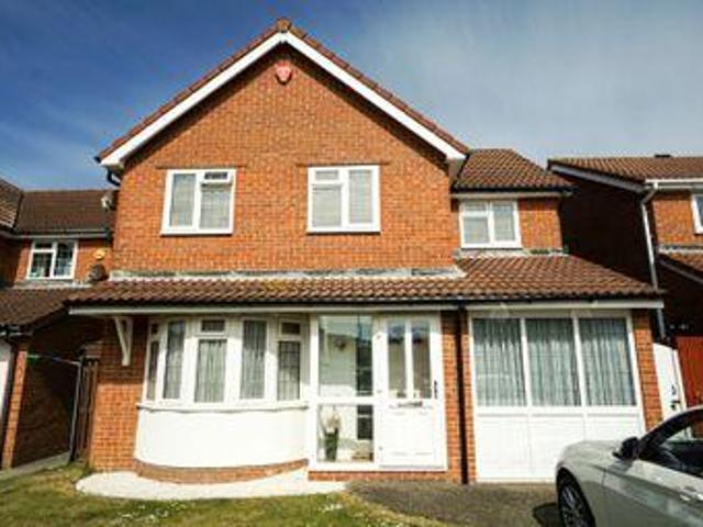 4 Bedrooms Detached house for sale in Boston Close, Eastbourne BN23