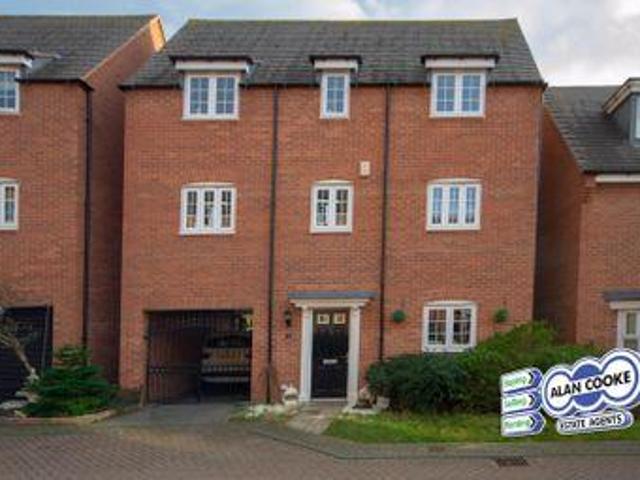 4 Bedrooms Detached house for sale in Borrough View, Leeds LS8