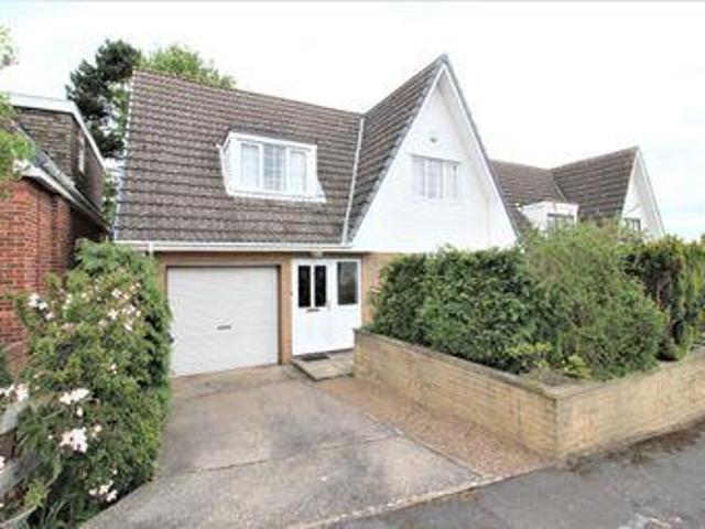 4 Bedrooms Detached house for sale in Bourne Court, Staincross, Barnsley, South Yorkshire S75
