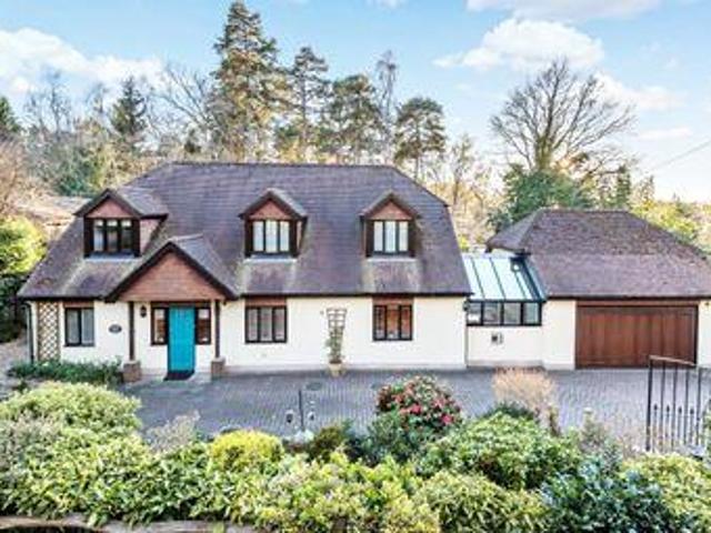 4 Bedrooms Detached house for sale in Bracken Lane, Storrington RH20