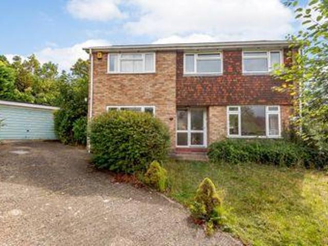 4 Bedrooms Detached house for sale in Bracken Way, Guildford GU3