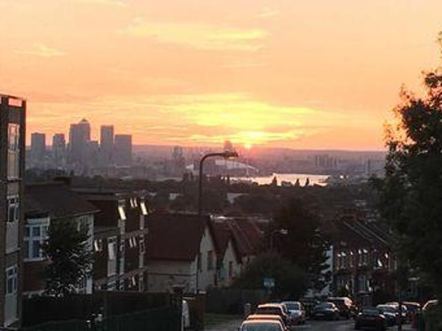 4 Bedrooms Detached house for sale in Brent Road, Shooter´s Hill Slopes, London SE18