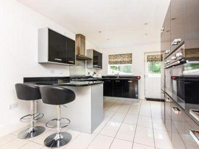 4 Bedrooms Detached house for sale in Brentwood, Essex. CM14