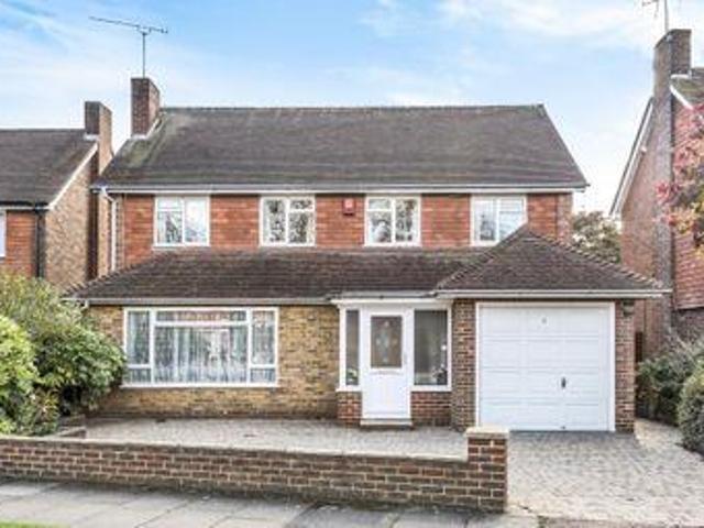 4 Bedrooms Detached house for sale in Broomfield, Lower Sunbury TW16