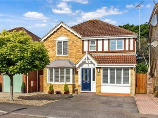 4 Bedrooms Detached house for sale in Broadmead, Farnborough, Hampshire GU14