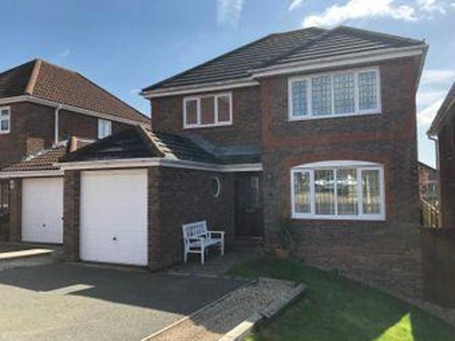4 Bedrooms Detached house for sale in Cuckmere Drive, Stone Cross, Pevensey BN24