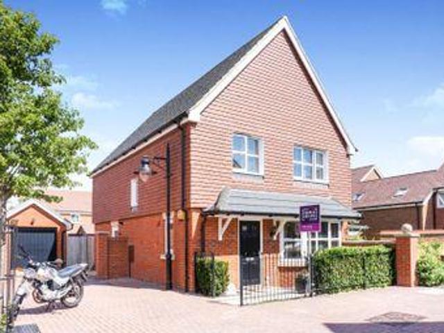 4 Bedrooms Detached house for sale in Cuckoo Gate, Worthing BN12