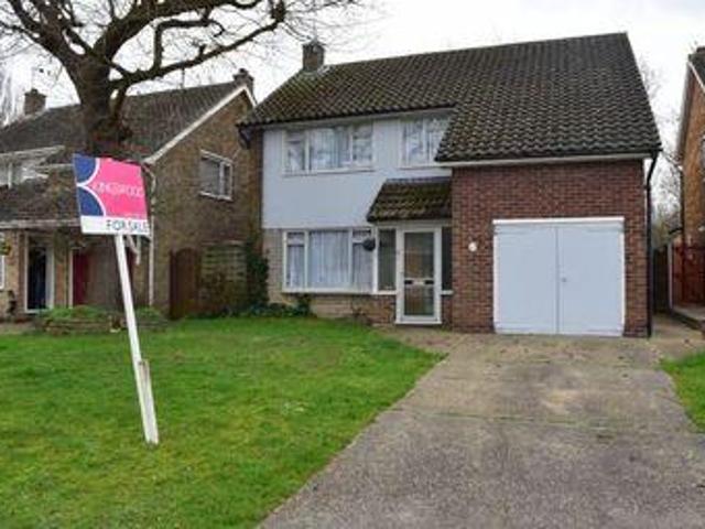 4 Bedrooms Detached house for sale in Curlew Crescent, Kingswood SS16