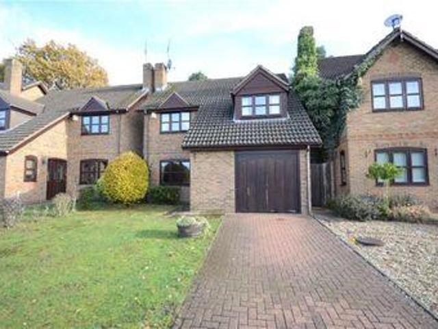 4 Bedrooms Detached house for sale in Cannon Close, College Town, Sandhurst GU47