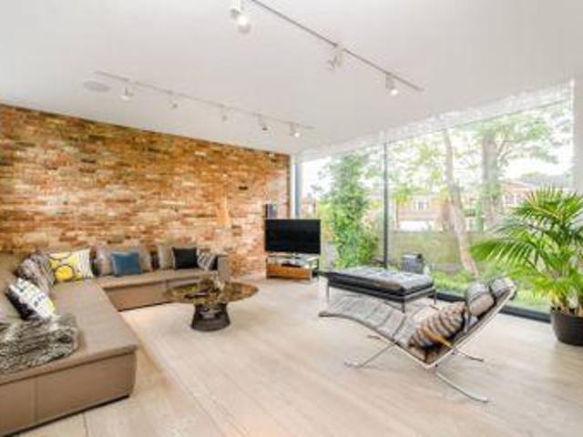 4 Bedrooms Detached house for sale in Castle Close, Wimbledon SW19