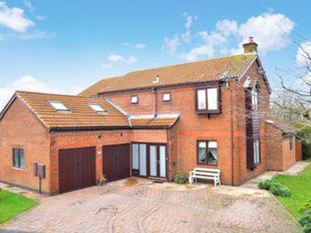 4 Bedrooms Detached house for sale in Castle Hill Drive, Harrogate HG2