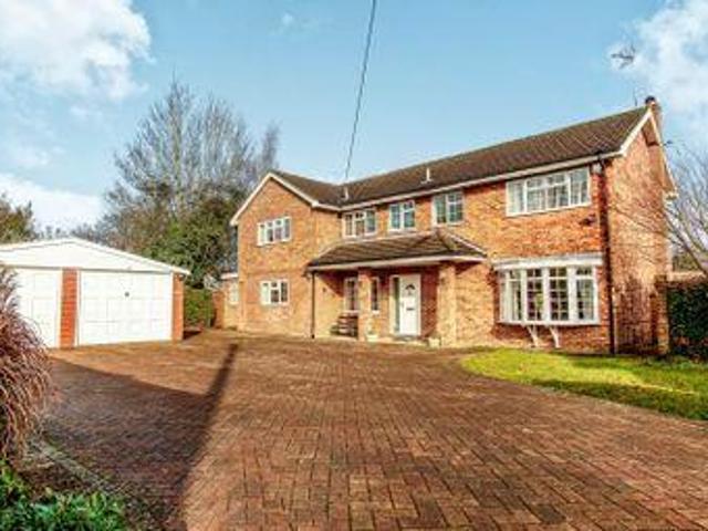 4 Bedrooms Detached house for sale in Castle Street, Fleet GU52