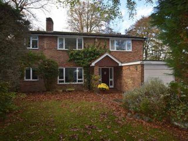 4 Bedrooms Detached house for sale in Carlinwark Drive, Camberley GU15