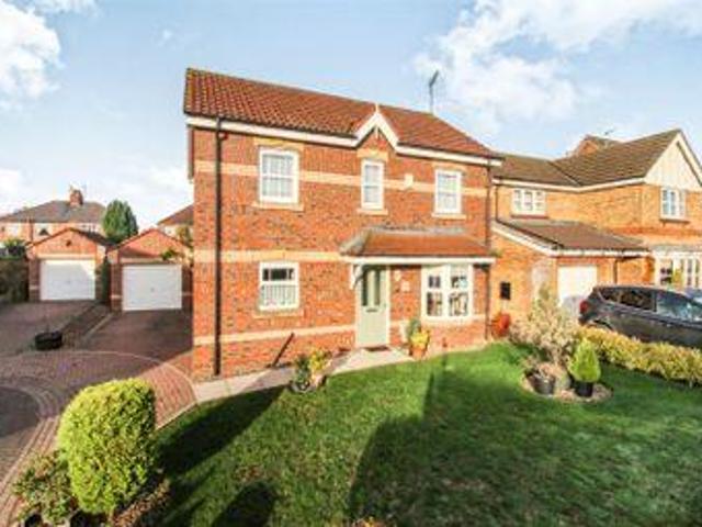 4 Bedrooms Detached house for sale in Cawthorn Close, Driffield YO25