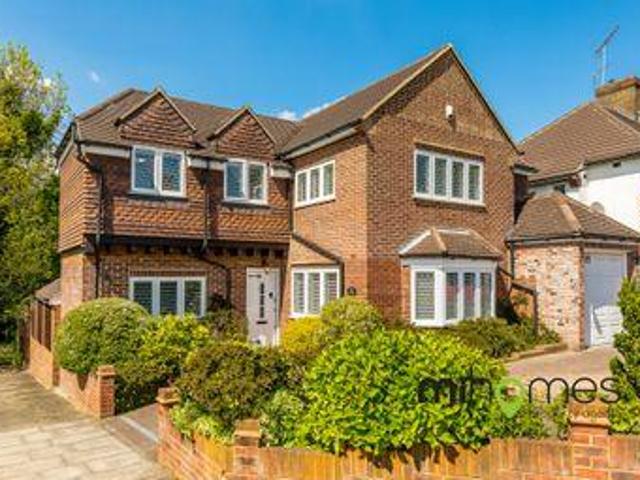 4 Bedrooms Detached house for sale in Cedar Rise, Southgate N14