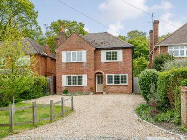 4 Bedrooms Detached house for sale in Chapel Lane, Pirbright, Woking GU24