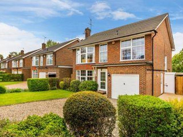 4 Bedrooms Detached house for sale in Cheyham Way, South Cheam, Sutton SM2