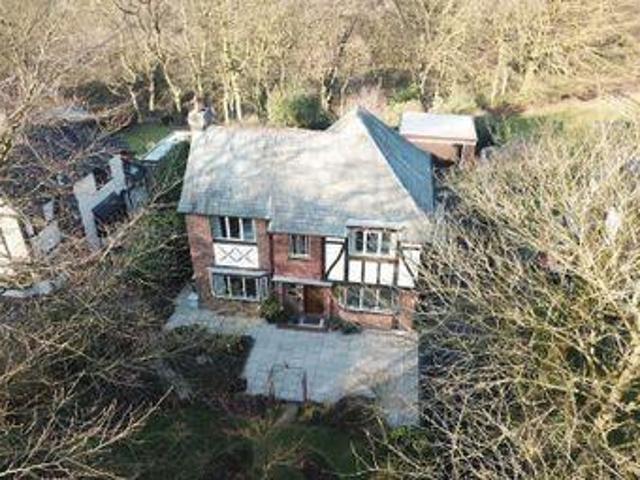 4 Bedrooms Detached house for sale in Chorley Old Road, Horwich, Bolton BL6