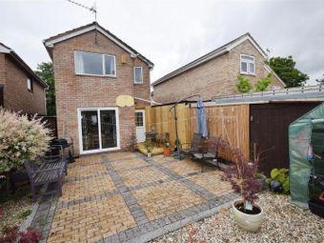 4 Bedrooms Detached house for sale in Church Drive, Quedgeley, Gloucester GL2