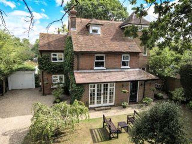 4 Bedrooms Detached house for sale in Clay Lane, Reading RG7