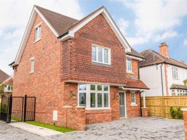 4 Bedrooms Detached house for sale in Clewer Gate, Clewer Hill Road, Windsor SL4