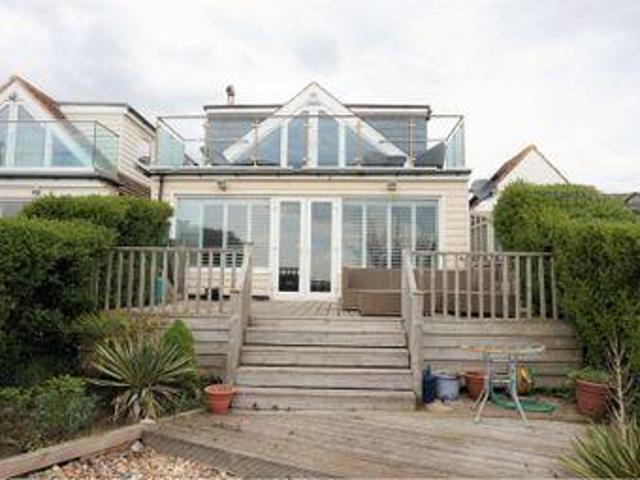 4 Bedrooms Detached house for sale in Coast Road, Pevensey BN24
