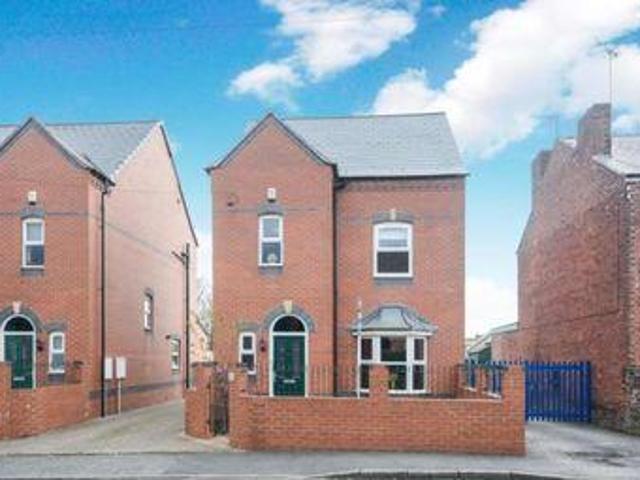 4 Bedrooms Detached house for sale in Cobden Road, Chesterfield, Derbyshire S40